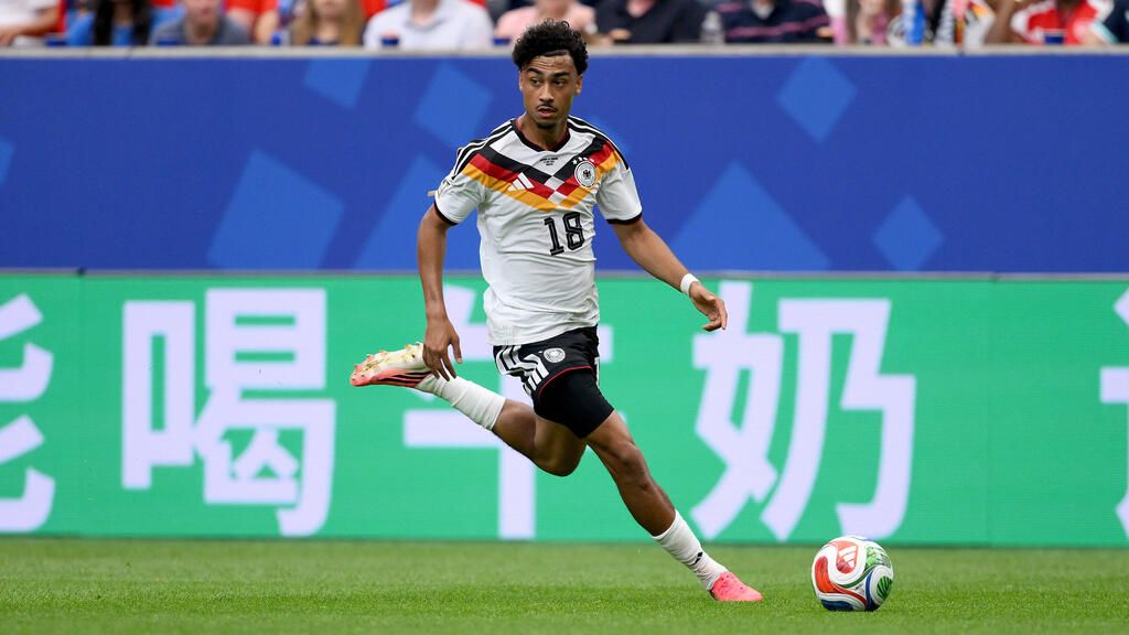 fc-bayern-jagt-nathaniel-brown-klopp-r-t-zu-hoher-abl-se